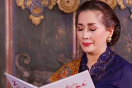 11 Potret Widyawati di Usia 72, Ternyata Ini Rahasia Awet Mudanya!