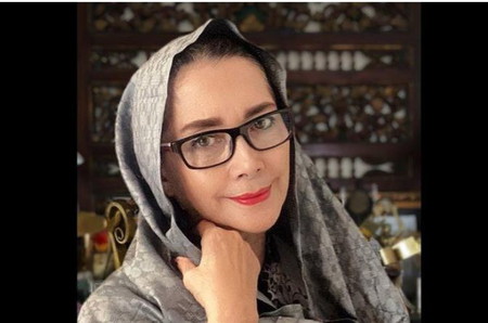 11 Potret Widyawati di Usia 72, Ternyata Ini Rahasia Awet Mudanya!