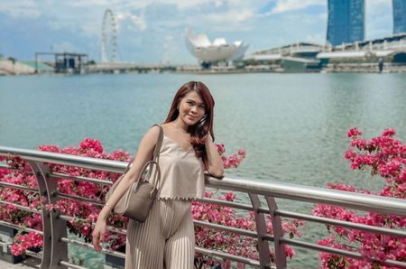 15 Potret dan Fakta tentang Chen Giovani, Calon Menantu Hotman Paris