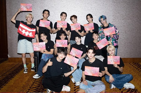 Momen Seru Konser SEVENTEEN di Indonesia dan Lika-Likunya