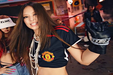 Paduan Seksi dan Gaya Sporty Jennie Blackpink di Comeback Terbarunya