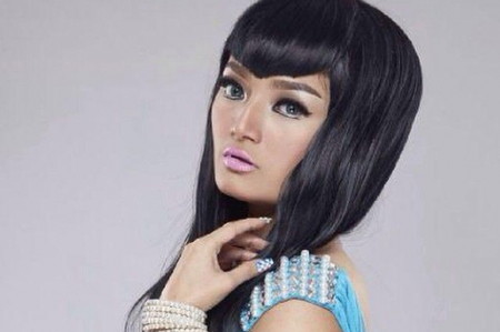 10 Potret Lawas Siti Badriah Sejak Awal Berkarier, Pernah Diisukan Oplas