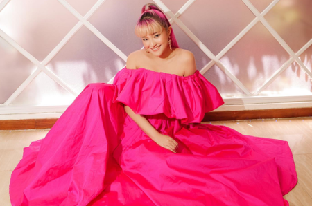 Rayakan Hari Kesehatan Mental, Marshanda Bikin Batik Motif Brainwave