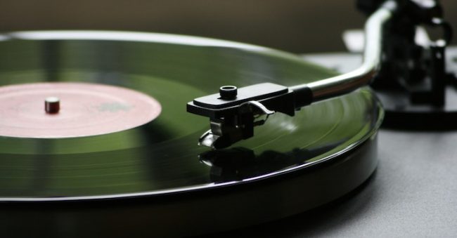 7 Vinyl Player Rekomendasi Terbaik di 2023, Kualitas Suara Jernih!