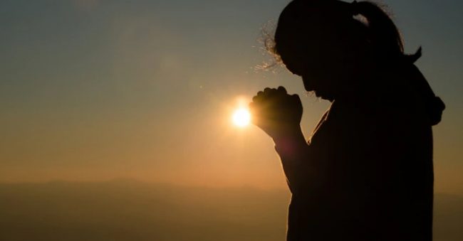 8 Contoh Sikap Bersyukur Kepada Tuhan yang Maha Esa