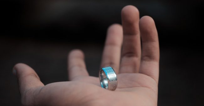 7 Cincin Perak Pria Rekomendasi 2023, Minimalis hingga Klasik!