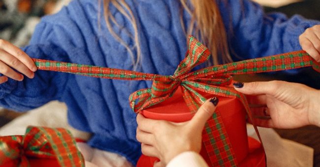 10 Ide Kado untuk Anak SD Terbaik 2023, Pasti Bermanfaat bagi Si Kecil!