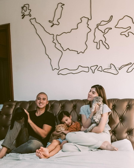 8 Gaya Romantis Fardhan Khan dan Mikaila Patritz, Menikah di Usia Muda