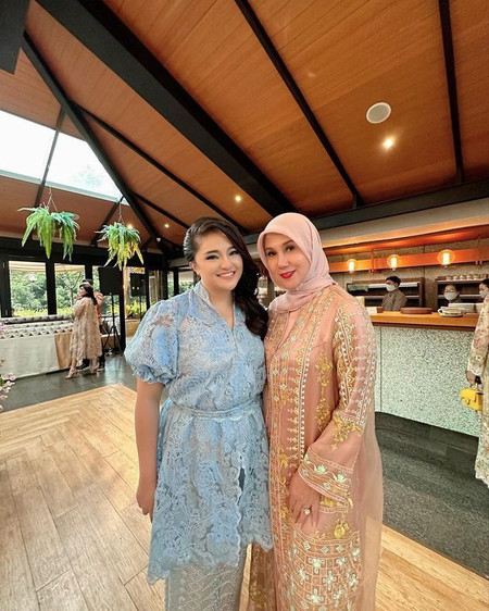 7 Potret Ibu Marshanda Menikah Lagi, Suami Bukan Pria Sembarangan