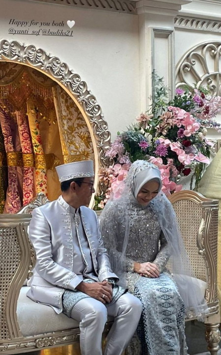 7 Potret Ibu Marshanda Menikah Lagi, Suami Bukan Pria Sembarangan