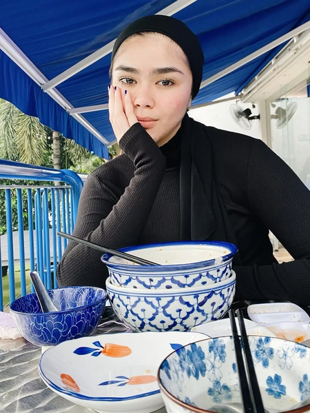 10 Gaya Hijab Sivia Azizah Eks Blink, Style Nyentriknya Jadi Idola