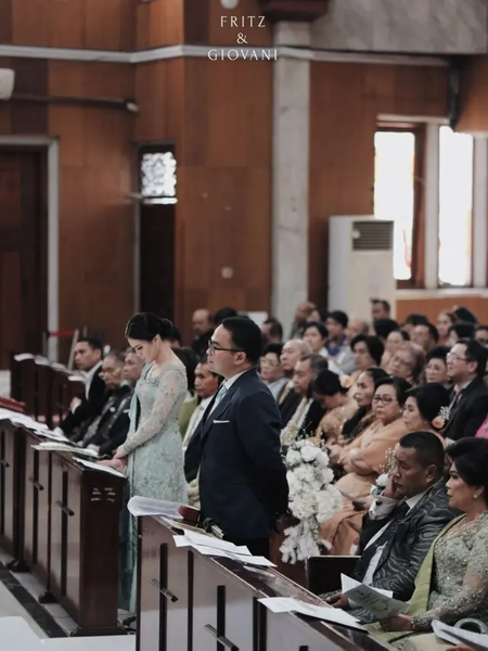 6 Foto Fritz Hutapea dan Chen Giovani Ritual Adat Martumpol, Menawan!