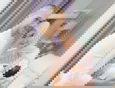 Istri Bima Aryo Melahirkan Anak Pertama, Momen Ganti Popok Kocak