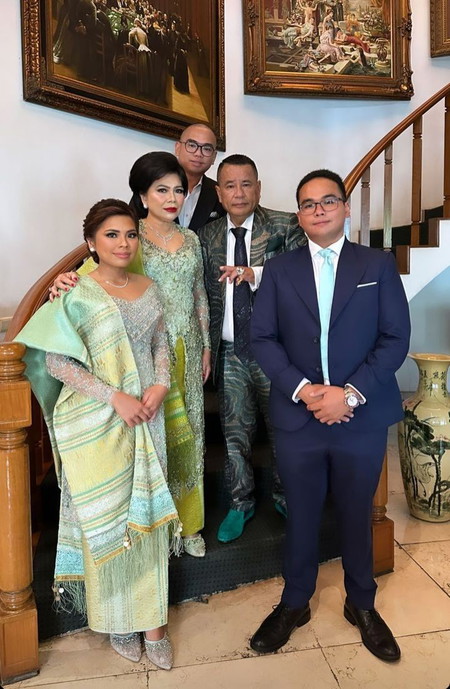 6 Foto Fritz Hutapea dan Chen Giovani Ritual Adat Martumpol, Menawan!