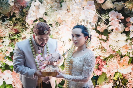 Potret Suami Rachel Amanda, Teman Masa Kecil yang jadi Teman Hidup