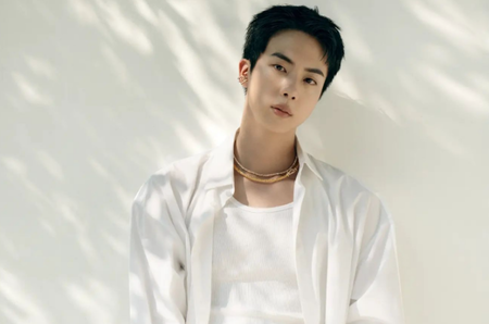 Profil dan Fakta Menarik Jin BTS yang Sudah Selesai Wamil