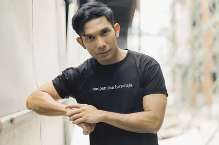 Profil Indra Herlambang, Presenter Kesayangan Para K-popers!