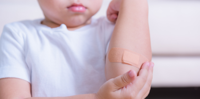 10 Plester Luka Anti Air yang Bagus untuk Anak