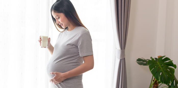 10 Susu Ibu Hamil Trimester 2 Terbaik untuk Janin dan Bumil