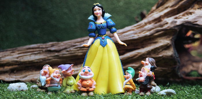 Cerita Dongeng Putri Salju dan 7 Kurcaci yang Penuh Pesan Moral