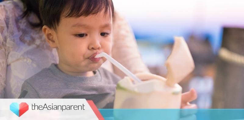 Bayi minum air kelapa, boleh ke? Apa khasiat untuk bayi?