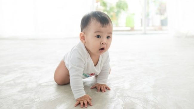 Bayi Merangkak Lambat? Ini Faktor Yang Ibu Perlu Risau & Ambil Tahu