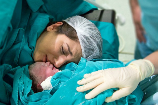 Proses Kelahiran Normal, Bagaimana Anda Meneran Bayi Dengan Betul