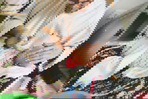 Cara Tahnik Bayi & Hukumnya, Ini Apa Yang Ibu Bapa Perlu Tahu