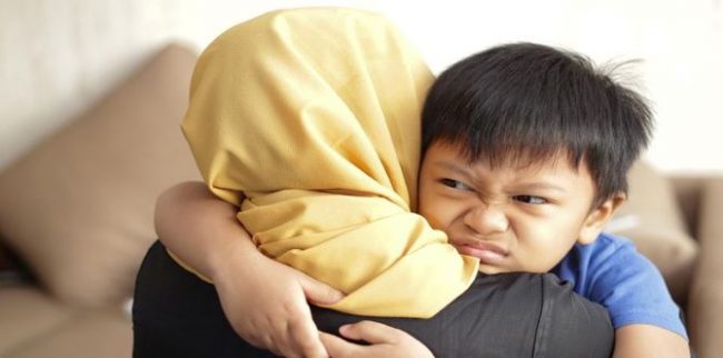 Anak Merajuk? Ini Cara Ibu Bapa Boleh Memujuk Anak Yang Merajuk