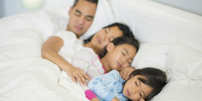 Tidur Menghadap Kiblat, Adakah Hukumnya Haram? Ini Penjelasan Ustaz Tidur Menghadap Kiblat, Adakah Hukumnya Haram? Ini Penjelasan Ustaz