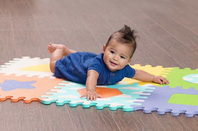 Tikar Bayi Terbaik: Ini 8 Pilihan Selamat Untuk Baby Merangkak & Bermain