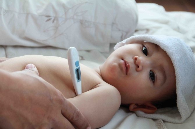 Cara Hilangkan Demam Panas Anak, Elak Guna Tuala Basah Atas Dahi