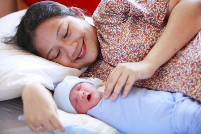 Perawatan Postnatal Selepas Bersalin Amat Penting. Para Ibu, Take Note!