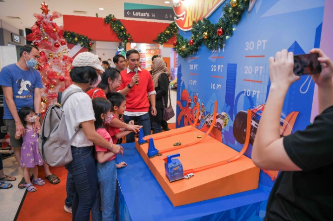 Bukan Setakat Pasar Raya: Lotus’s Menyebarkan Kegembiraan Melalui ...