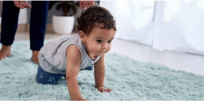 Bayi Merangkak Berapa Bulan, Kenali 5 Gaya Merangkak Anak