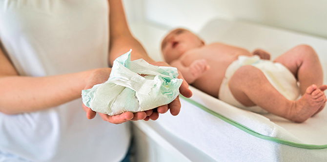 Bayi Berak Berlendir, Punca & Tanda Bahaya Ikut Warna Najis